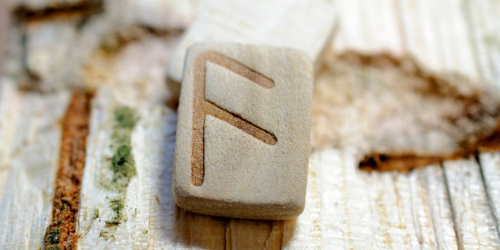 Rune Ansuz: Bedeutung, Wirkung und Übungen - neowake.de